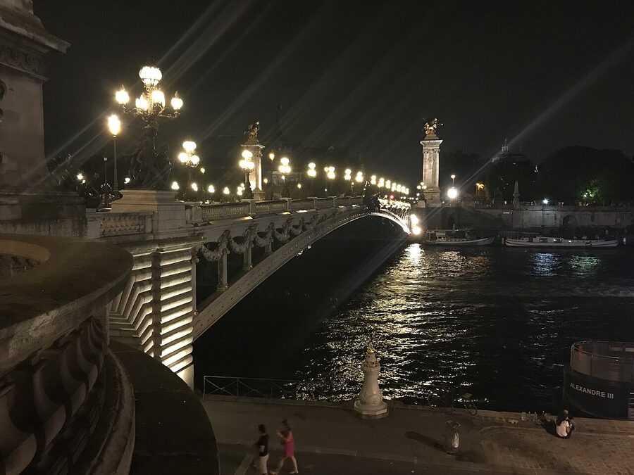 Pont Alexandre III illuminated at night with golden lamps