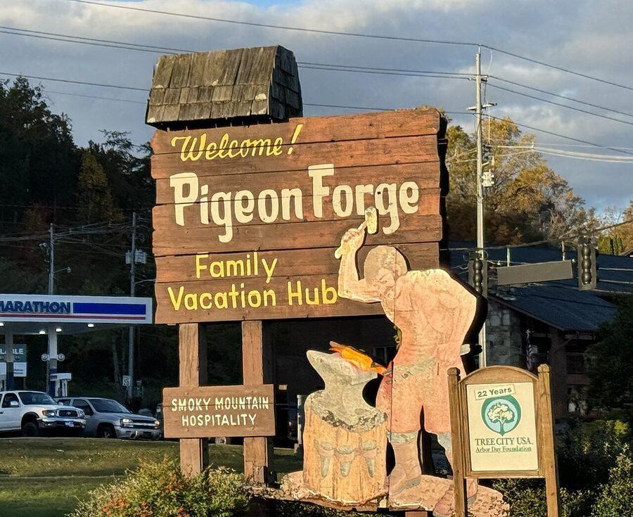 Welcome to Pigeon Forge sign near Sevierville Tennessee
