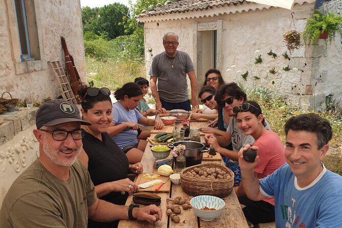 Slowlife Family Farm- Cook with us From Garden to Table Syracuse - Who Will Love This Tour?