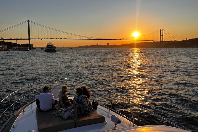 Small Group Yacht Tour With Unlimited Wine, Fruits & Mixed Nuts - Practical Insights from Reviews