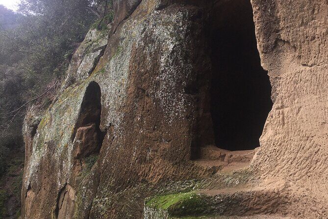 Sorano: its wonders, The Vie Cave and wine cellars - Why This Tour Offers Great Value