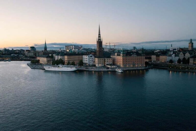 Stockholm: Highlights Guided Walking Tour - Highlights and Must-See Stops