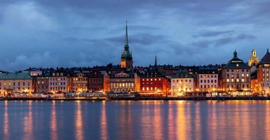 Stockholm: Must-See Attractions Walking Tour with a Guide - How the Tour Comes Together