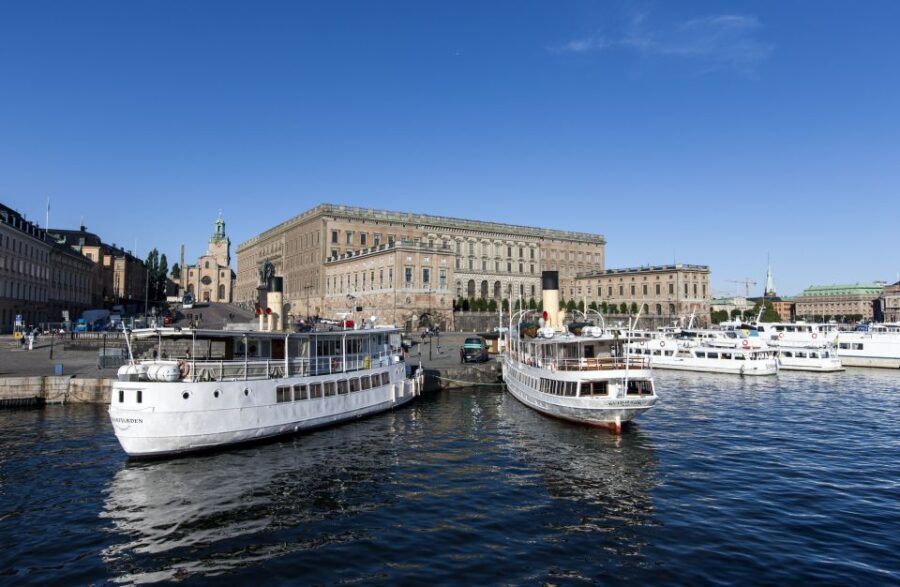 Stockholm: Old Town Walking Tour w/ Vasa Museum & Boat Ride - Exploring Stockholm’s Old Town