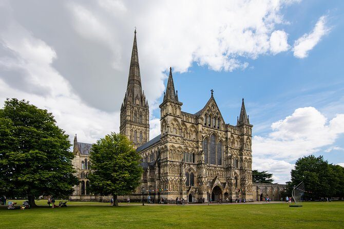 Stonehenge and Salisbury Cathedral Private Tour from Southampton - Authentic Experiences from Reviewers