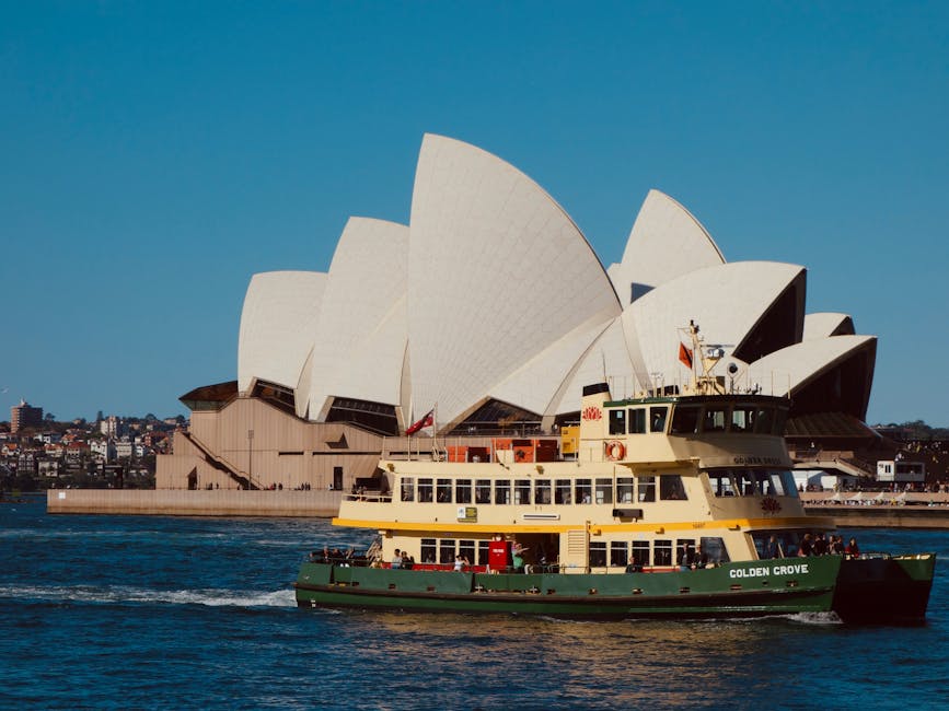 Ferry approaches Sydney Opera House