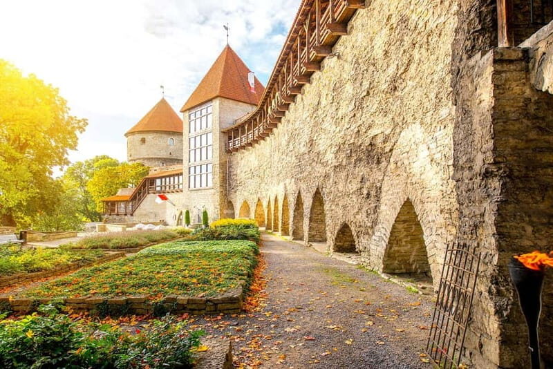 Tallinn: Audio Self Tour Guide with 10 Sightseeing Points - Personal Insights from Reviews and Experience