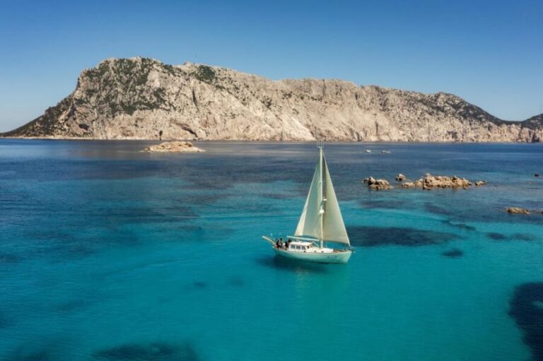 TAVOLARA TOUR WITH 15 METERS VINTAGE SAILBOAT WITH APERITIF - Who Will Love This Tour?