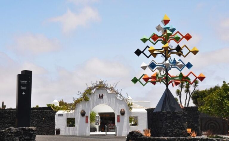 Teguise: Market and César Manrique Foundation Tour - Is This Tour Right for You?