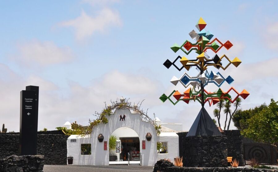 Teguise: Market and César Manrique Foundation Tour - Is This Tour Right for You?