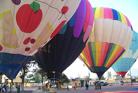 Balloons over Teotihuacan with the pyramids in the background