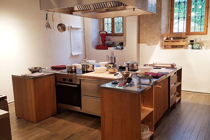 The Art of Making Pizza-Cooking Class in Unique Location with Italian Pizzachef - The Practical Details