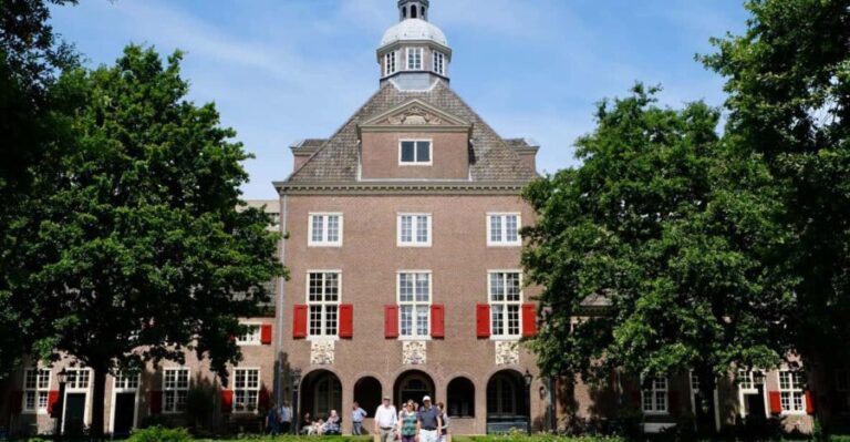 The Hague: Courtyard Walking Tour - The Experience of the Tour: Authenticity and Value