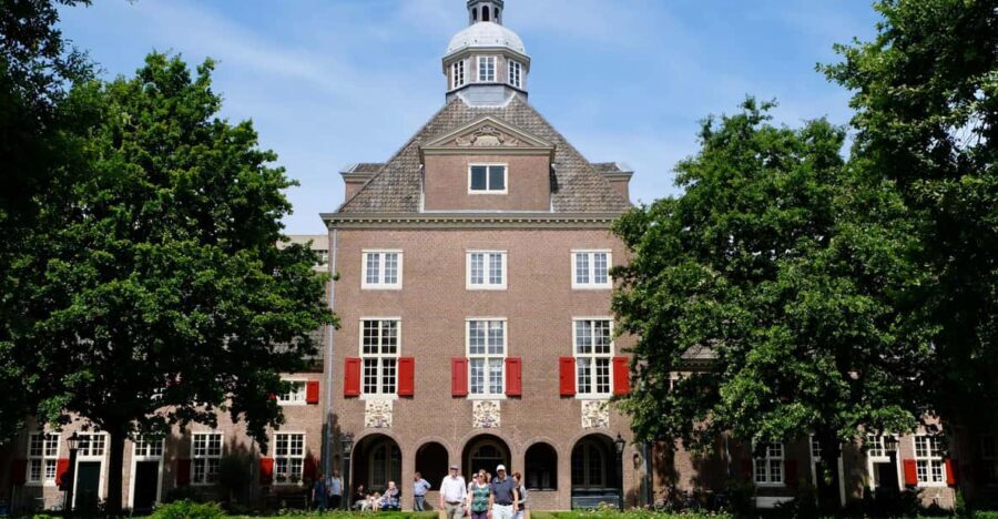 The Hague: Courtyard Walking Tour - The Experience of the Tour: Authenticity and Value