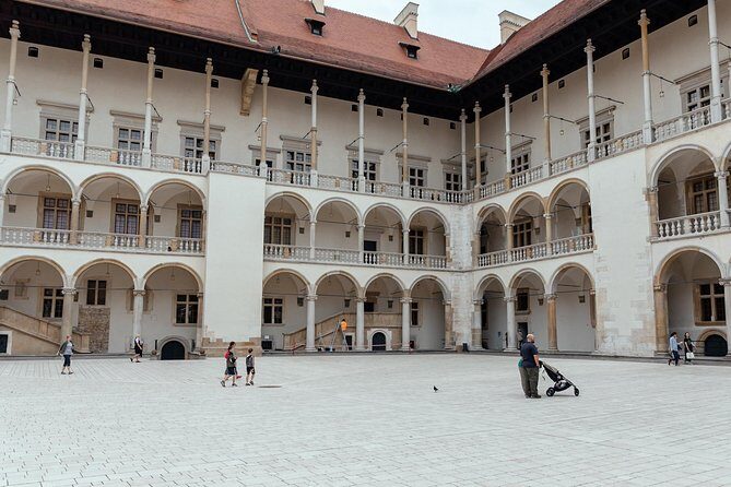 The Heart of Krakow: Old Town & Wawel Castle Private Tour - Deep Dive into Each Stop