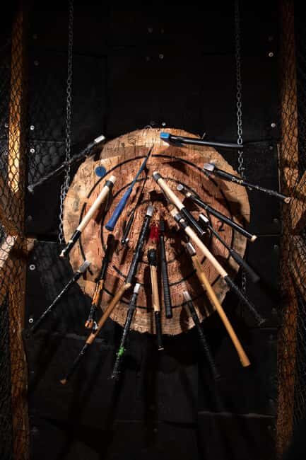 Throw axes & enjoy drinks in Cologne's first axe-throwing bar - An In-Depth Look at the Experience