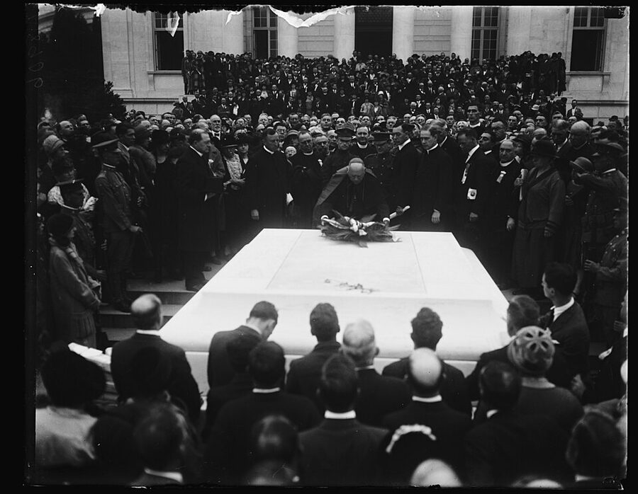 Historic wreath laying Tomb of Unknown Soldier