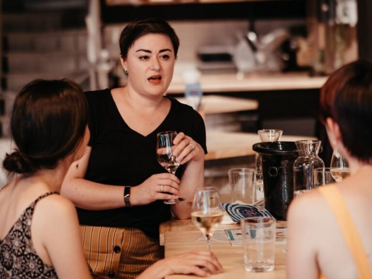 Toulouse: Wine Bar Walking Tour with a Local Wine Expert - The Experience of a Knowledgeable Guide