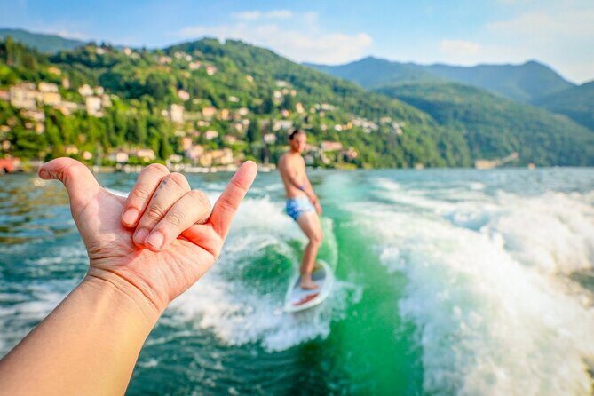 Tour aboard the iconic Bertram 31 Sedan on Lake Como - The Experience in Detail: What You Can Expect