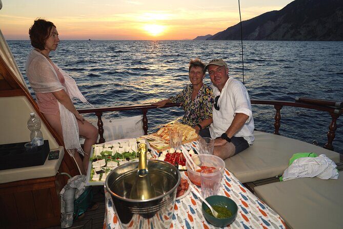 Tour of Apericena at Sunset and Dinner on Boat - Final thoughts: Who will love this tour?