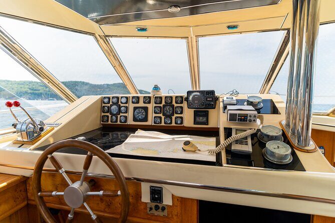 Tour of Ischia in Private Yacht - A Deep Dive into the Ischia Yacht Tour