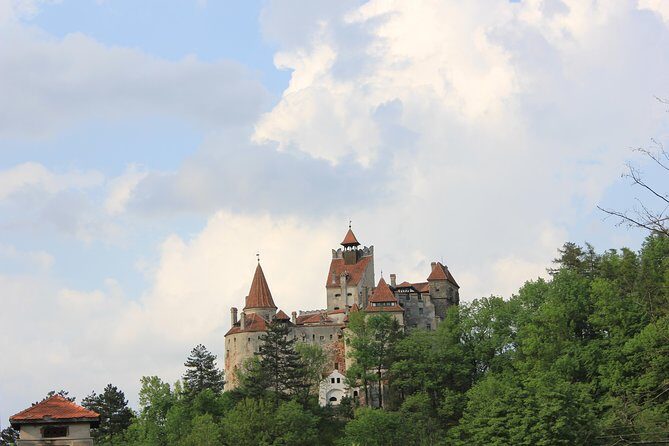 Tour of the 3 Castles: Bran, Rasnov and Peles in Spanish (native Spanish guide). - Experience Highlights