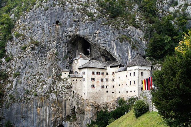 Tour to Postojna and Predjama Castle from Koper - FAQ