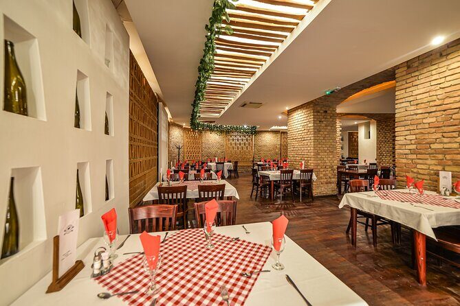 Traditional Hungarian Dinner with Live Gypsy Music - Who Is This Tour Best For?