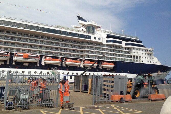 Transfer London to Southampton Cruise Terminal (extra luggage) - Meeting Points and Convenience