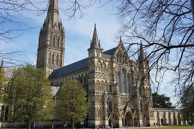 Transfers between Southampton and London via famous attractions - The Route and Stops: What You Can Expect