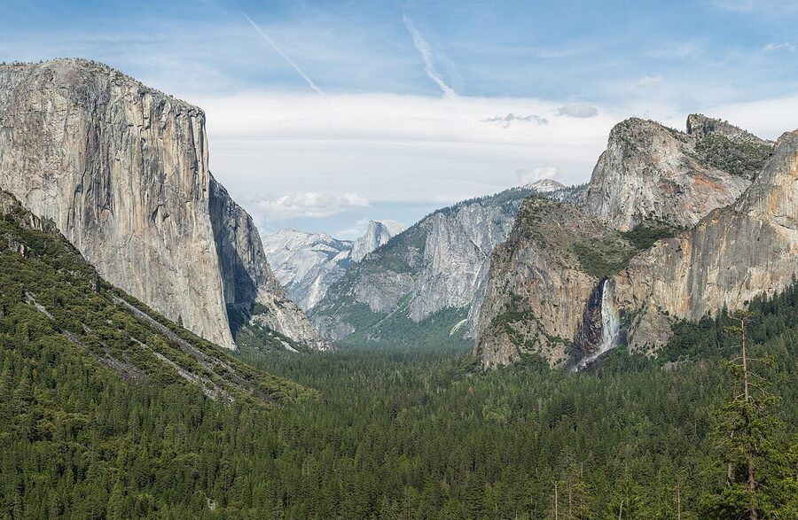 Tunnel View overlook in Yosemite showing El Capitan, Bridalveil Fall, and Half Dome