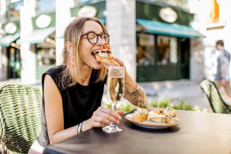 Valencia: Private Brunch Tour with Basic Spanish Learning - The Value of the Tour