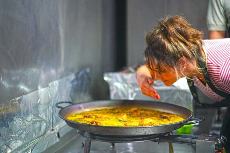 Valencia: Traditional Paella Cooking Class and Dinner - What Makes This Tour Particularly Worthwhile?