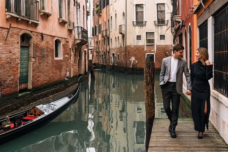 Venice private photo shoot with a local photographer! - Breaking Down the Experience
