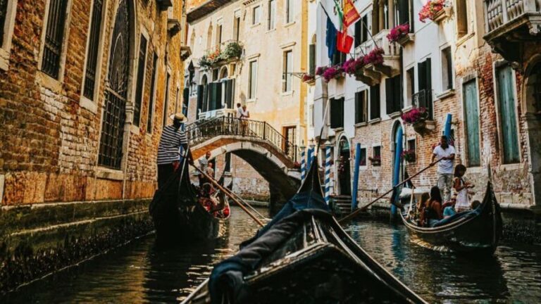 Venice: Shared Gondola Ride at Sunset - An In-Depth Look at the Sunset Gondola Experience