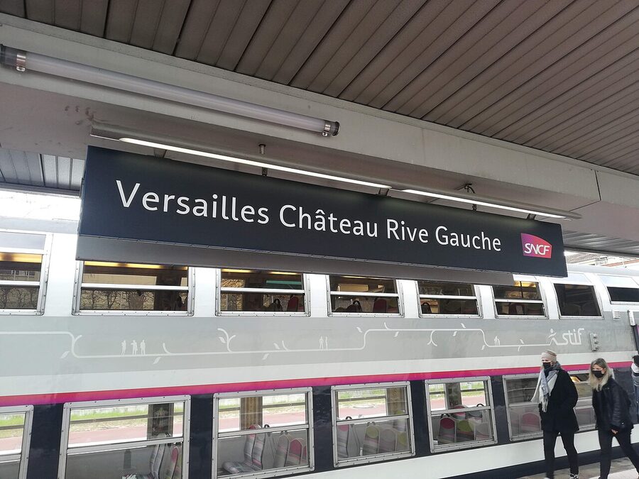 Versailles Chateau Rive Gauche RER C station platform