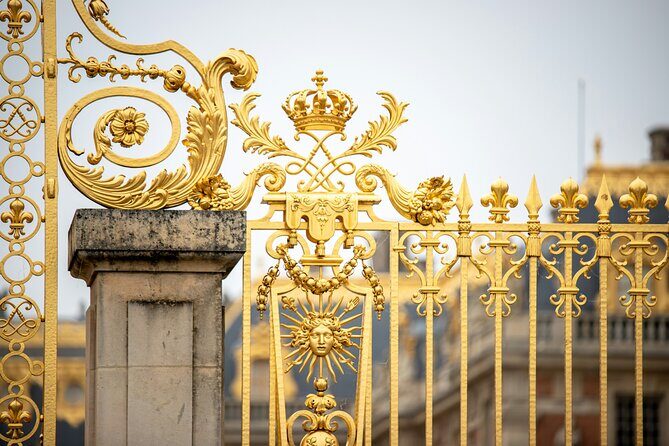 Versailles Palace Guided Experience and Gardens Entry 10 PPL Max - Who Should Book This Tour?