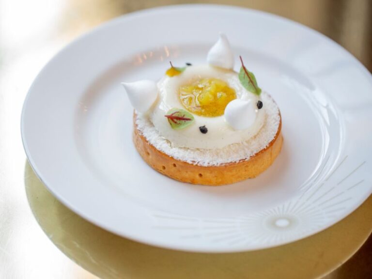 Versailles: Skip-the-Line Entrance and Tea Time at Ore - Who Is This Tour Best For?