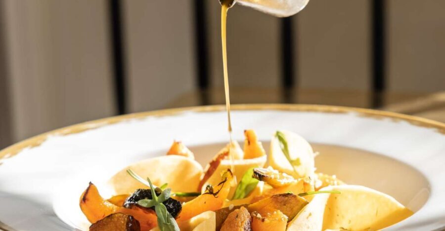 Versailles: Skip-the-Line Palace Entry Ticket & Lunch at Ore - Who Is This Tour Best Suited For?