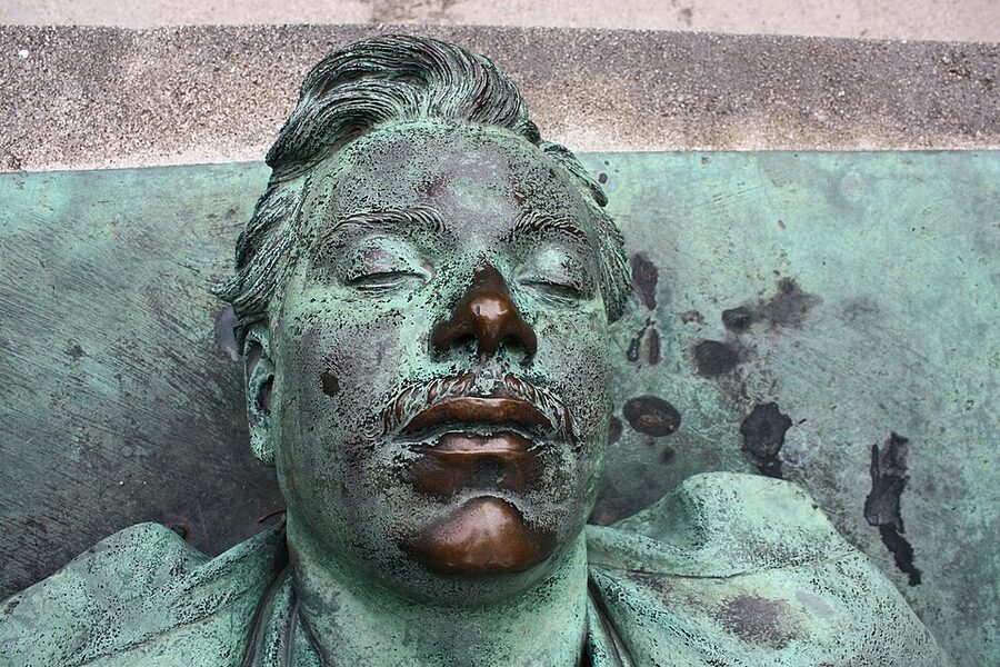 Victor Noir bronze sculpture on his grave