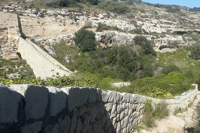 Victoria Lines Tour - The Guide and the Experience