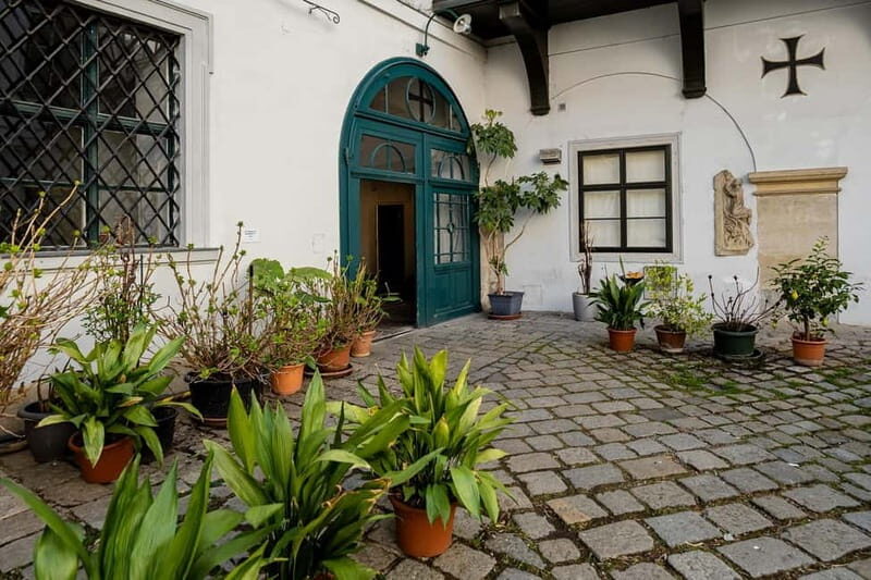 Vienna: Hidden courtyards Guided walking tour - Why This Tour Resonates