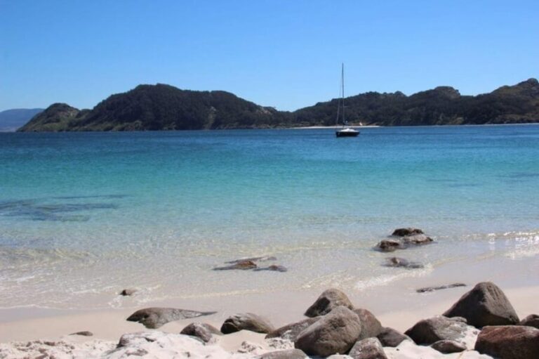 Vigo: Cíes Islands Sailboat Excursion with Skipper - An Authentic Day on the Water and Islands
