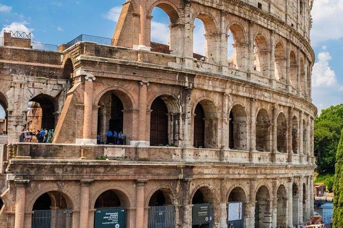 VIP Airport to Hotel Transfer with Orientation Tour - The Exterior Tour: Sights in Sight