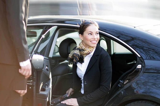 VIP Limo Transfers From & To Santorini Airport - Who Is This Service Best For?