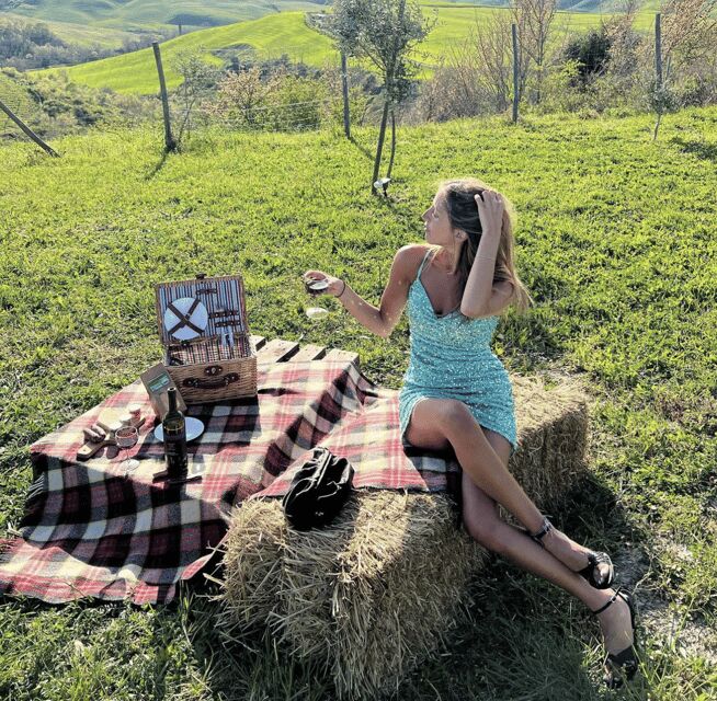 Volterra: Aperivintage aperitif in vineyard whit a Fiat 500 - The Sum Up