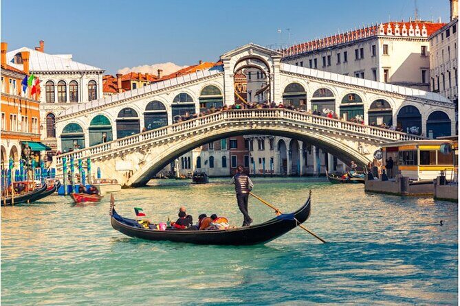 Walking Tour and Enchanting Gondola Journey in Venice - Detailed Breakdown of the Itinerary