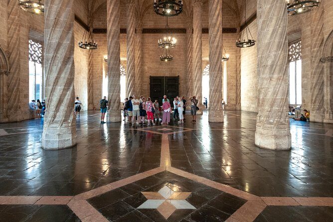 Walking tour through the old town with a Dutch-speaking city guide - How It Compares to Other Options
