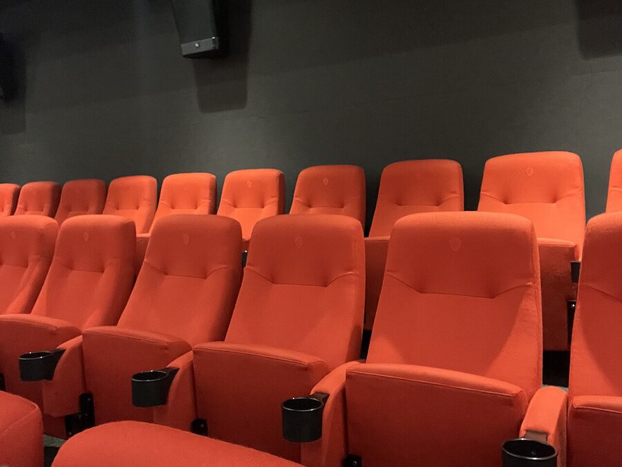 Warner Bros Studio Tour first auditorium with the intro video