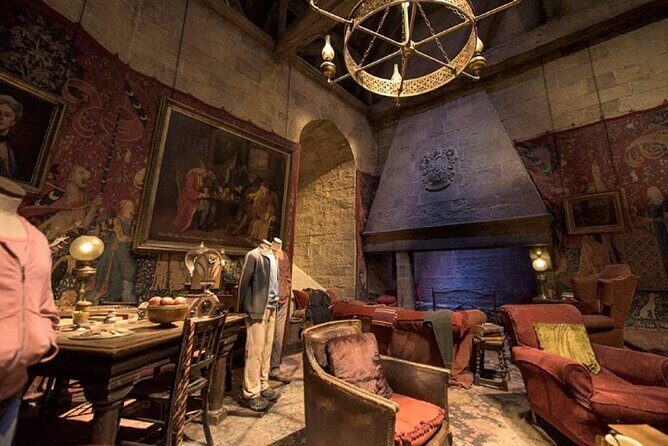 Warner Bros. Studio Tour London Transport Only by Bus - Who Should Consider This Tour?